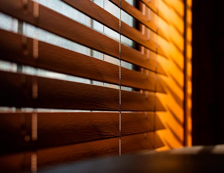 LAMA P. MADERA 50MM 2,4M Café – Chantilly